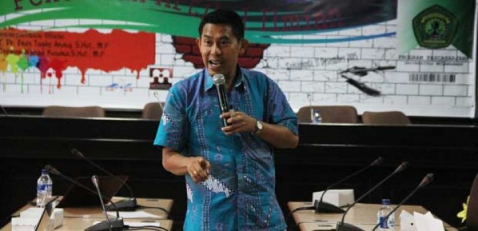 Guru Besar Unmul Prof. Dr. Enos Tangke Arung Sabet Penghargaan – Ikatan ...